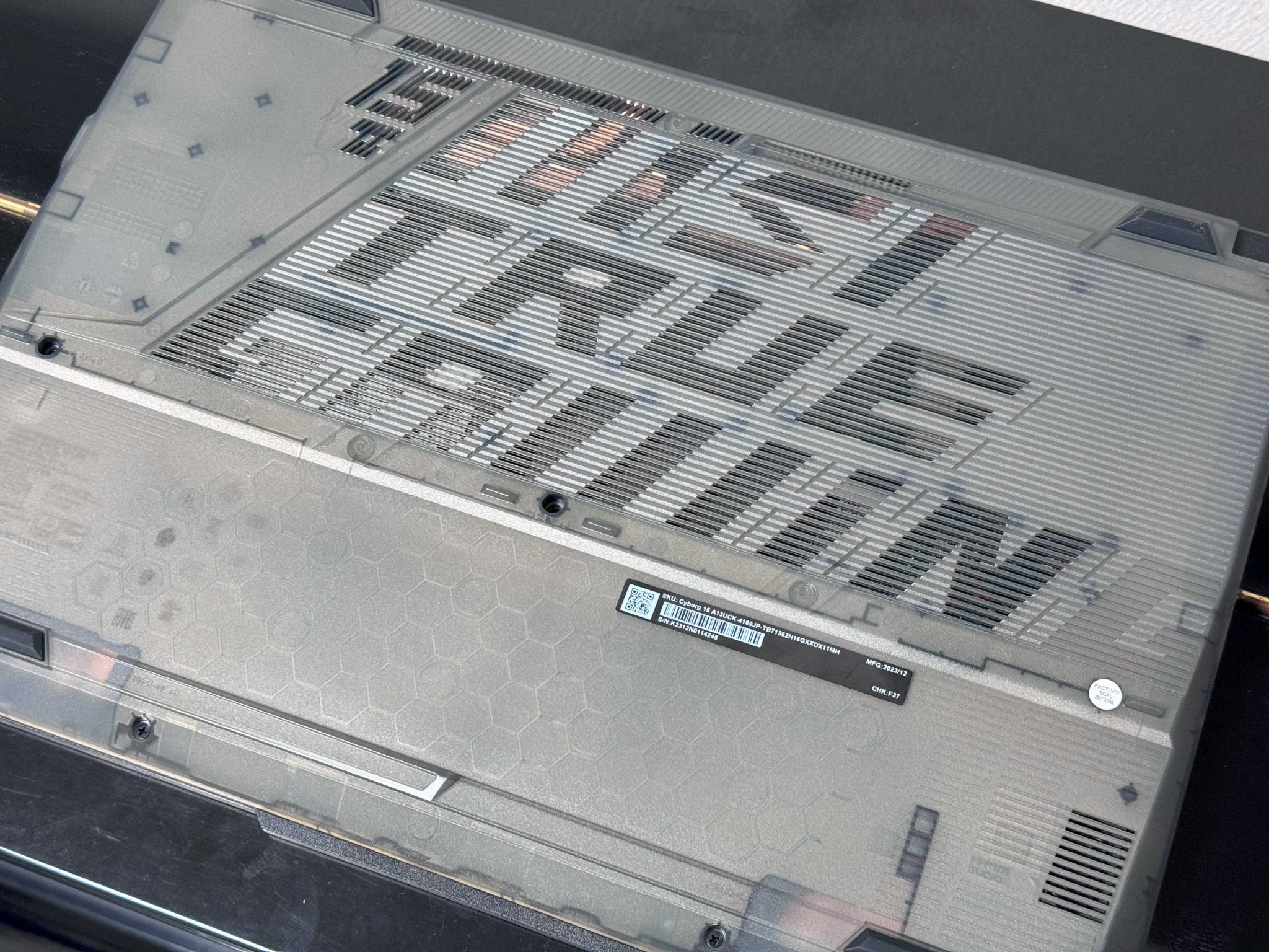 スケルトンなデザインが子供心くすぐるMSIのゲーミングノートPC「Cyborg-15-A13UCK-4169JP」は、カジュアルなゲームが快適 ...