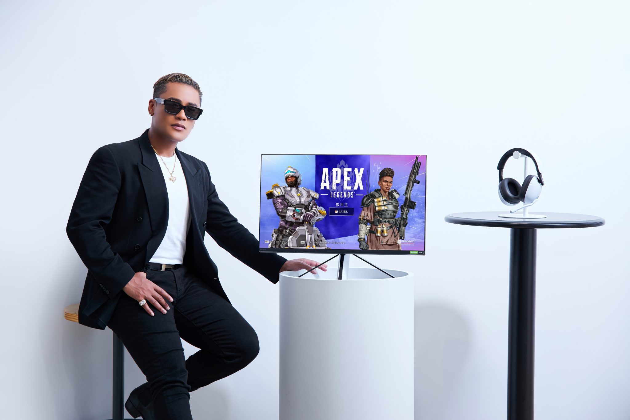 ELLYがゲーミングギア「INZONE（インゾーン）」のゲーミングモニター「INZONE M9」とゲーミングヘッドセット「INZONE H9」を使用して『Apex Legends』をプレイ ...